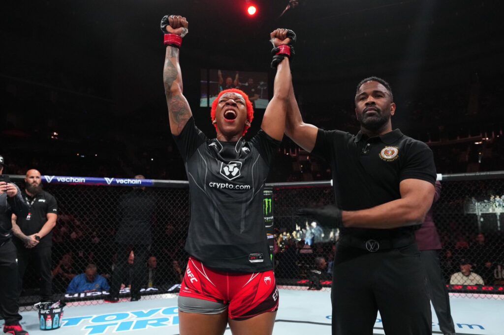 Nora Cornolle recibe a la panameña Joselyne Edwards en el UFC París ...