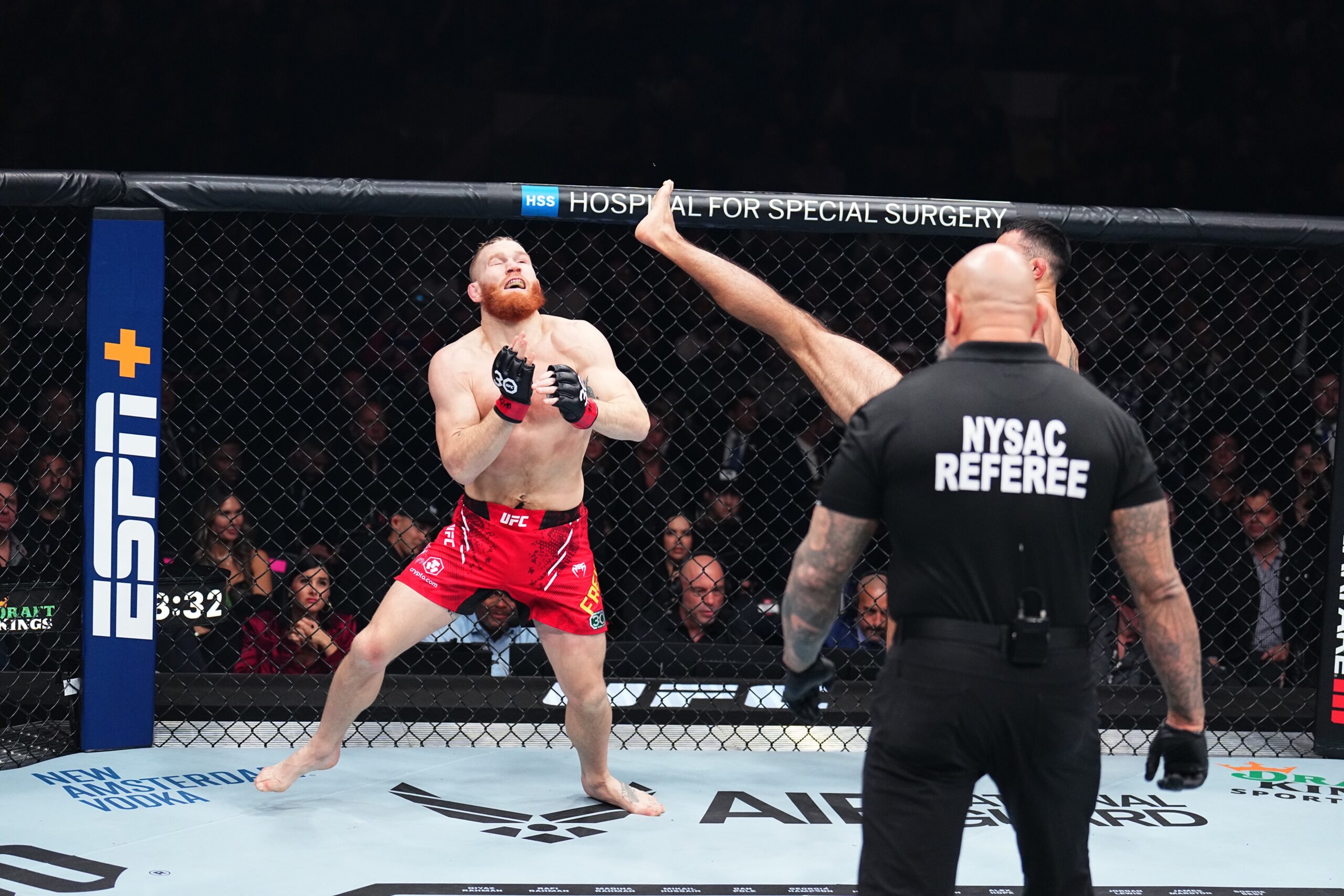 UFC 295: Benoît Saint-Denis destruye a Matt Frevola en 91 segundos con ...